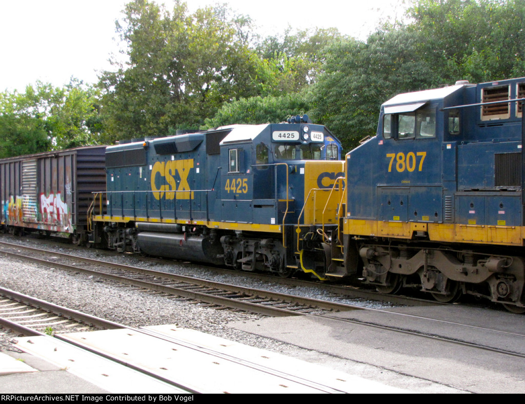 CSX 4425 and 7807